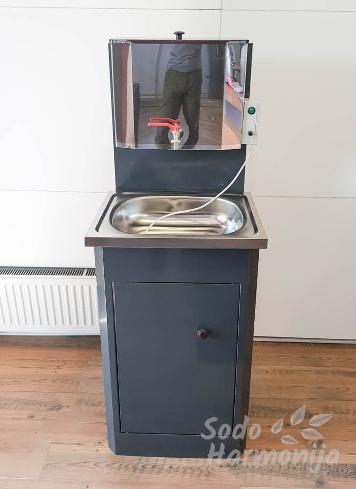 Lauko tualetas iš metalinės konstrukijos | SodoHarmonija.lt